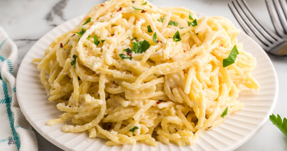 Easy 15-Minute Saucy Cream Cheese Pasta