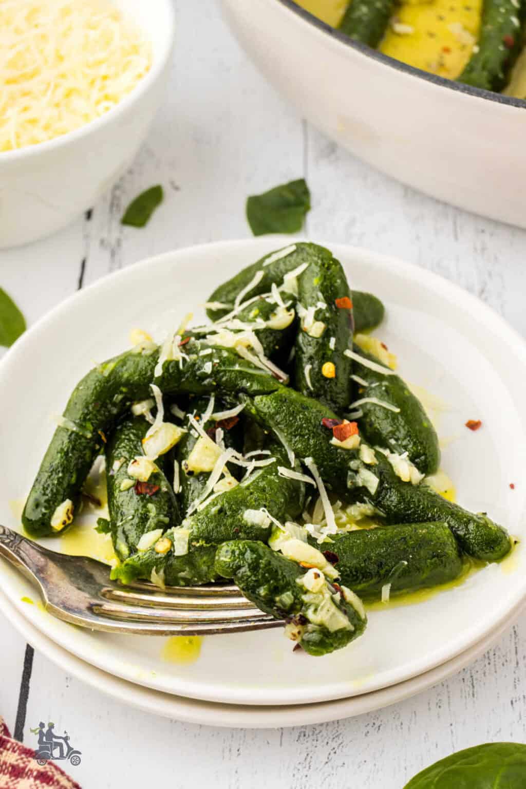 Hand-Rolled Tuscan Spinach Pici Pasta With Garlic Sauce Recipe